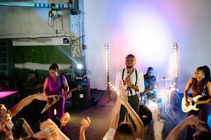 How to Plan a Product Launch Event (+ 10 Launch Event Ideas) - Mirasee